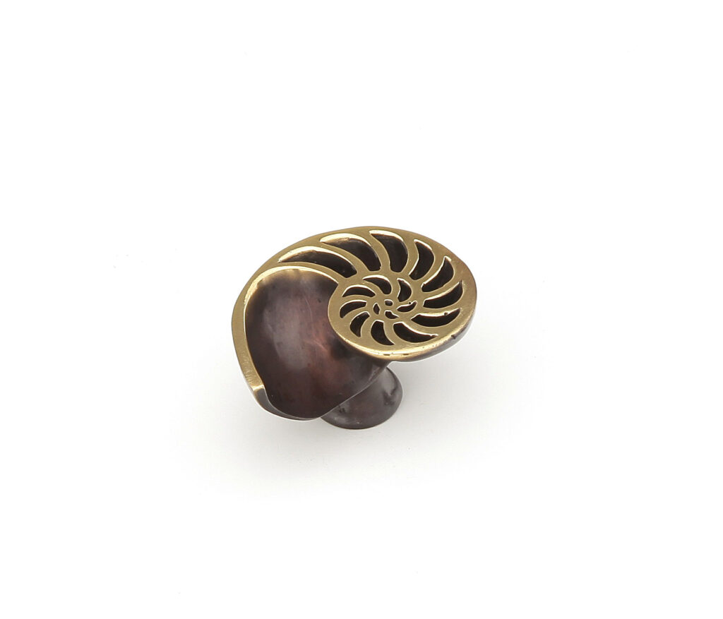 Schaub Nature Sea Shell Knob Right Hand Dark Bronze 1-1/2" dia - Canada ...